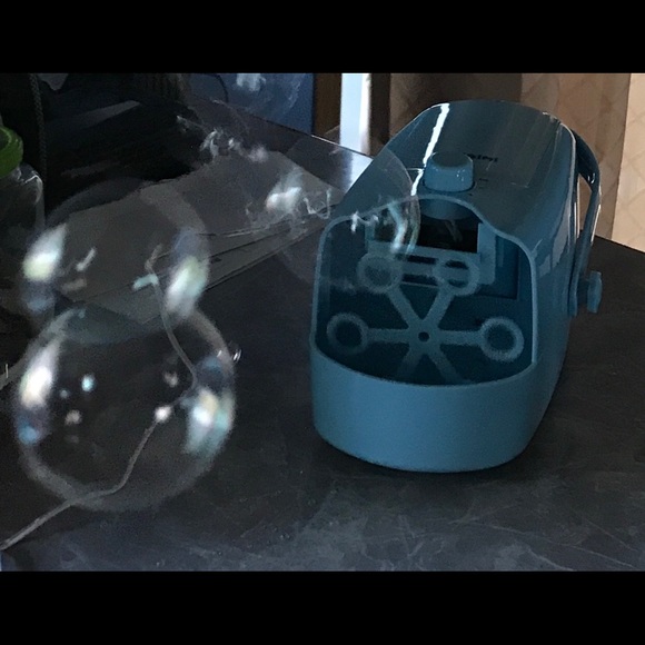 Kenlaimi | Other | Bubble Machine Large Bottle Of Bubbles Included ...